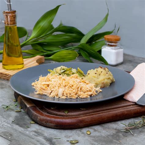 13 Frango Desfiado Abobrinha Refogada E Purê De Batata Doce Haves