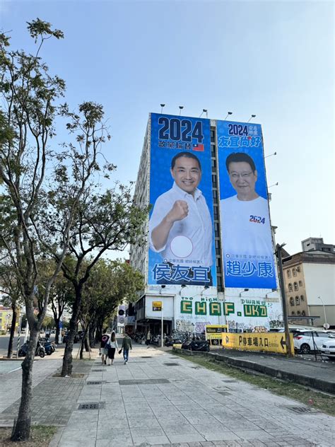 侯康配高雄首面大看板上架 藍市黨部：感謝支持者力挺，一起拚台灣有好康！