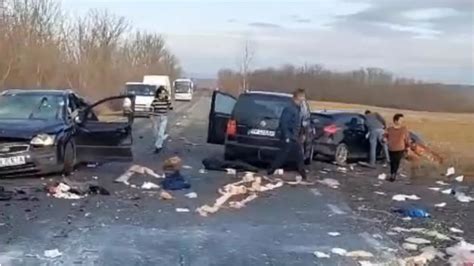 Accident Rutier Cu Cinci Mașini Implicate în Timiş În Urma Impactului