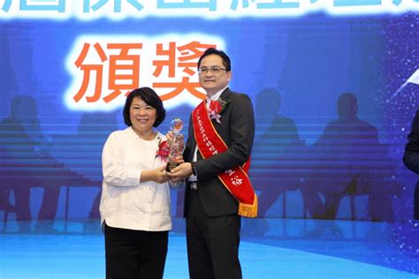 嘉義市企業經理協進會表揚第16屆嘉雲地區傑出經理人 黃敏惠市長「企業活力點亮社會 威傳媒新聞 Winnews