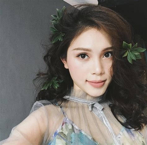 Hot Girl Linh Rin Tham Gia The Look Online Thu H T Nhi U S Ch