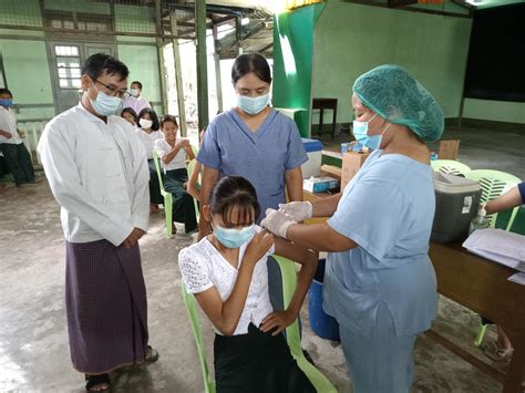 ဆိပ်ကြီးခနောင်တိုမြို့နယ်၌ အသက် ၅ နှစ်မှ ၁၂ အရွယ် ကျောင်းသား၊ ကျောင်းသူများအား ကိုဗစ် ၁၉ ရောဂ