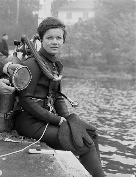 Pin By Colin Davison On Women In Wetsuits Scuba Girl Wetsuit Scuba