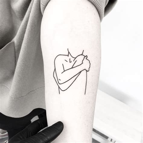 Gotta Give Yourself A Hug Sometimes Somethingmalmo Boas Ideias Para Tatuagem Tatuagem De
