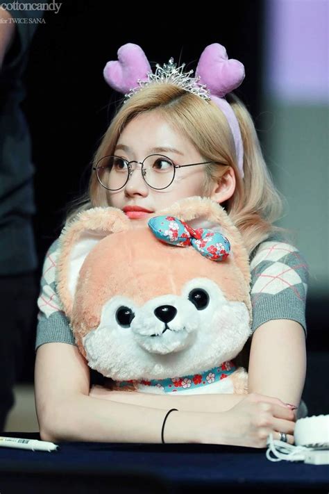 Twice Sana 190505 Fancyfansign Sana Nayeon Fotografía De Grupo