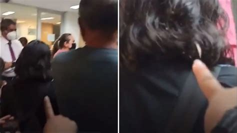 Captan Chinche En El Cabello De Una Alumna De La UNAM En Plena