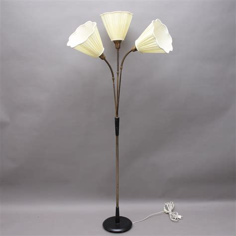 GOLVLAMPA metall trä trearmad Belysning Lampor Golvlampor Auctionet