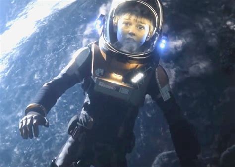 Spoiler Free Review Colin Costello On Lost In Space Reel Chicago