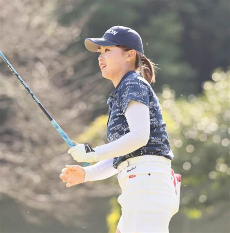 高久みなみが首位死守 尾関彩美悠が1差2位 ゴルフ デイリースポーツ online