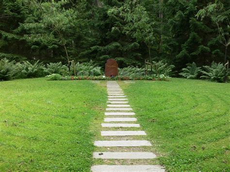 skogskyrkogården az erdei temető séták stockholmban