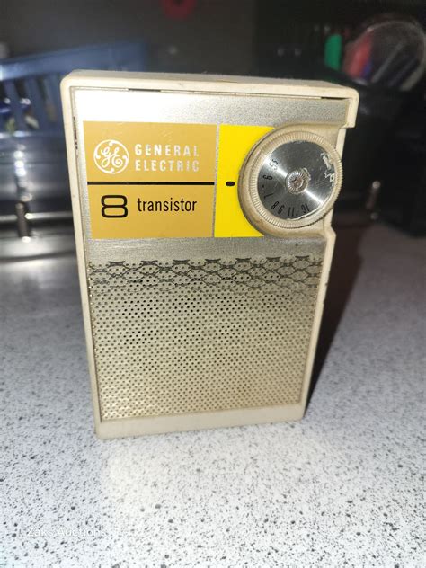Ge 8 Transistor Radio