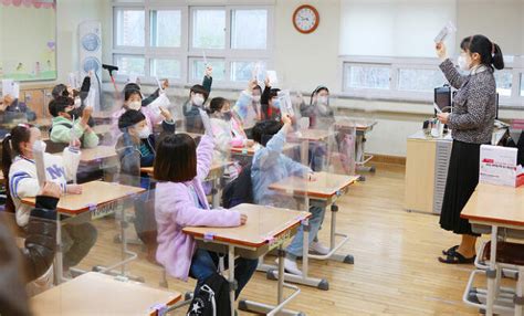 오미크론 확산 속 대구 초중고 개학 학부모·교사 조마조마