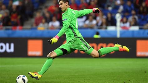 Courtois Masih Galau Tinggalkan Chelsea Bola Liputan6