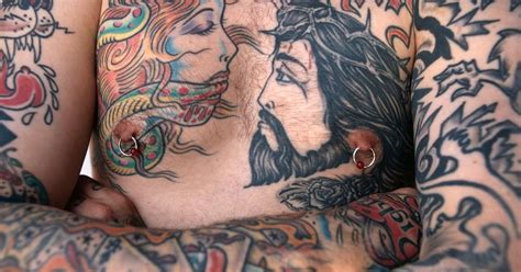 Un Libro Sobre La Historia De Los Tatuajes Gana El Premio Anagrama De