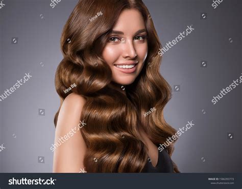 460 711 Imágenes De Modelo Cabello Castaño Claro Imágenes Fotos Y