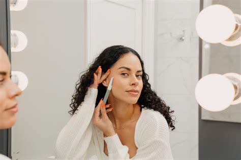 The Easiest Way Of Removing Peach Fuzz From Face Use A Face Razor