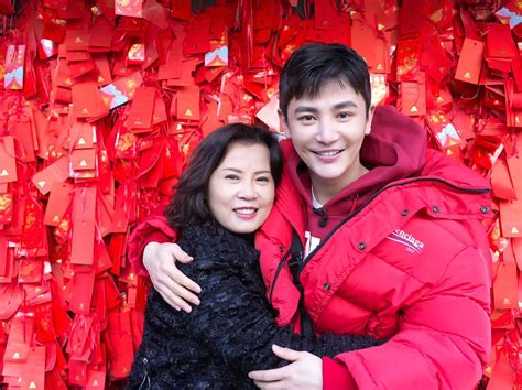 孙坚晒西安家人团聚高颜值合照 网友：现在偶遇还来得及吗