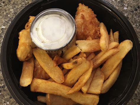 Red Robin Clucks And Fries