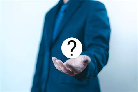 손바닥에 물음표 표시 사업가가 물음표 아이콘을 손에 들고 표시 기술 질문 개념 Faq 궁금해 질문 및 문제 해결 Q와 A 질문 0명에 대한 스톡 사진 및 기타 이미지