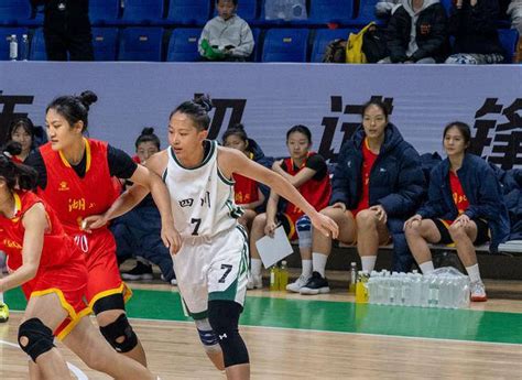 18岁新秀冉珂嘉：场均33分12个篮板，风头盖过2米28的女姚明中国女篮预计未来张子