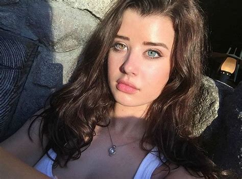 Meet Sarah Mcdaniel The Model With Two Different Colored Eyes 19 Pics