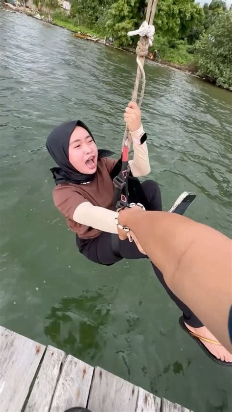 Rival Amir | Kapal pontong pingsan saat naik flyingfox😭 @asrinda.basrii | Instagram