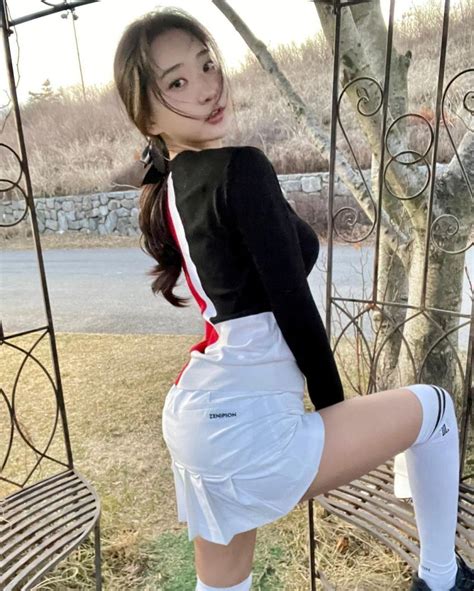 童顏人妻游泳不忘戴口罩 粉絲狂盯身材：一件藝術品 娛樂 Nownews今日新聞