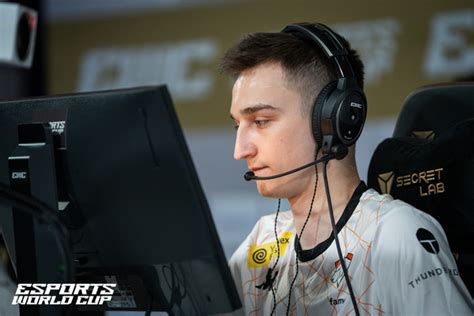 Virtus pro победила Team Vitality в четвертьфинале Esports World Cup
