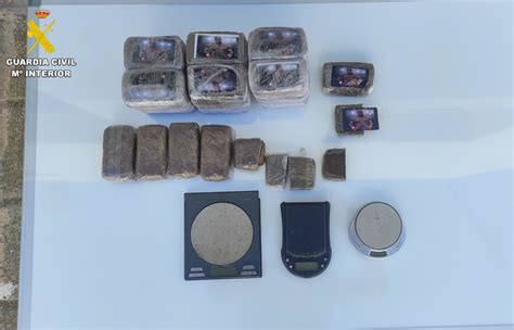 La Guardia Civil Desmantela Un Punto De Venta De Droga En Playa Honda Y