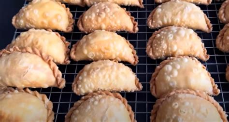 Cara Membuat Pastel Buncit Yang Tetap Renyah Dan Lezat Sepanjang Hari