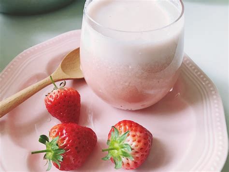 卡通草莓养乐多壁纸抖音草莓养乐多壁纸抖音饮料壁纸大山谷图库