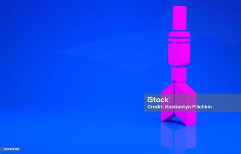 파란색 배경에 격리 된 분홍색 다트 화살표 아이콘입니다 미니멀리즘 개념 3d 일러스트레이션 3d 렌더링 3차원 형태에 대한 스톡 사진 및 기타 이미지 Istock