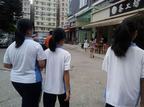 中学生背影 中学生背影简笔画 2 伤感说说吧