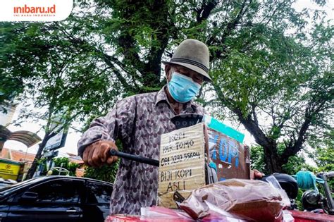 Tomo Legenda Hidup Penjual Biji Kopi Keliling Di Kota Semarang