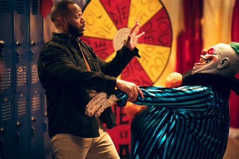 Review Marlon Wayans Fights Animated Halloween Decorations In Netflix