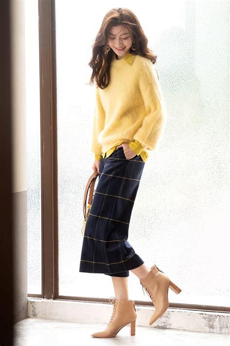 温柔减龄 鹅黄色毛衣2021秋冬系列轻熟职业女性的穿搭offiy有帆 女性职业正装服饰品牌