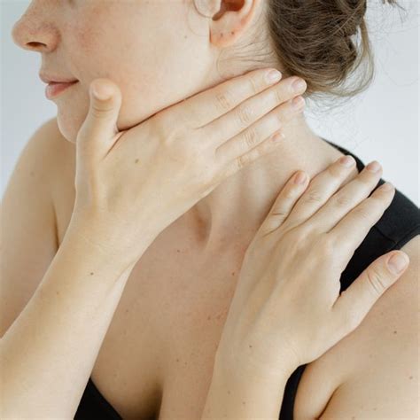 Aprenda A Fazer Uma Drenagem Facial Veja Vídeo A Gazeta