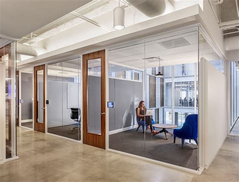 A Look Inside Dropboxs Super Cool Austin Office Small Office Design Interior Modern Office