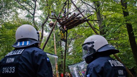 Gerichtsurteil Räumung von Baumhäusern im Hambacher Forst war rechtswidrig ZEIT ONLINE