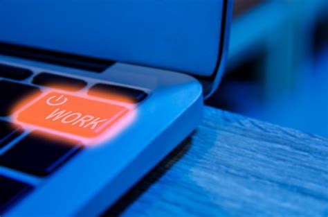 휴식 또는 나머지 전원 버튼으로 노트북 백라이트 키보드 세부 프로그래머 필요의 개념 0명에 대한 스톡 사진 및 기타 이미지 0명 가까운 개념 Istock