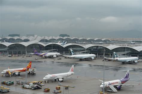 機場停機坪隧道疑冒煙 現場一度封閉 星島日報