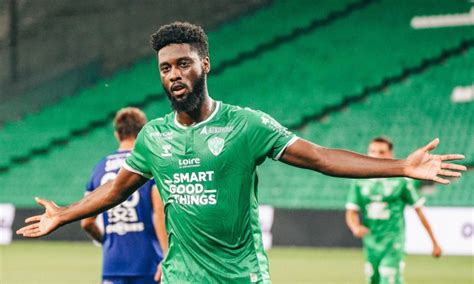 France Ligue 2 1ère Victoire Pour Saint Étienne Grâce à Un