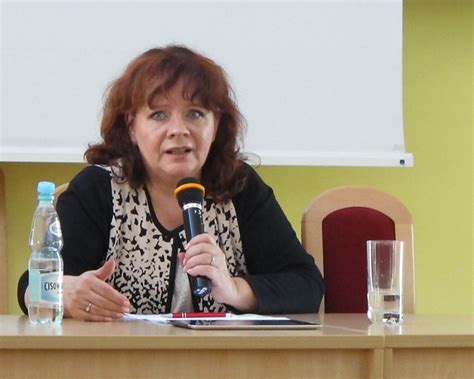 Barbara Kudrycka nie chcę aby wykształceni Polacy pracowali na zmywaku