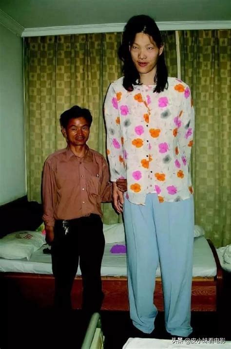 女巨人是谁“世界第一”女巨人安徽姑娘，身高236米，穿78码的定制鞋 人物集