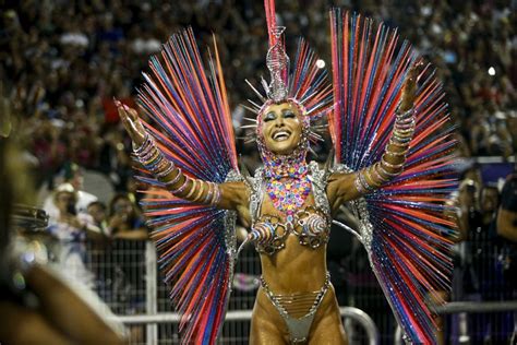 Veja Imagens Do Segundo Dia De Desfile Do Carnaval De São Paulo IstoÉ