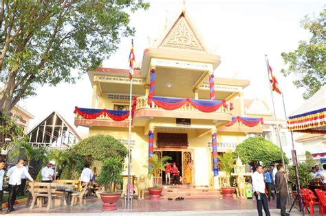 លោកបណ្ឌិត ហ៊ុន ម៉ាណែត ណែនាំឱ្យមន្ត្រី រៀនវិបស្សនា ឆ្លុះកញ្ចក់
