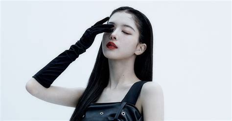 ‘mz여신 노정의 서정적 눈빛·매혹적 자태 아방가르드한 의상에 웃음기 뺀 얼굴