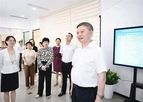 区委书记李晨昊到友谊路街道调研新兴领域党建全覆盖工作组织政治