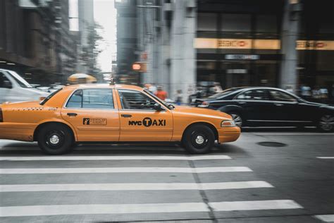 駅のタクシー乗り場にタクシーがいない時の対処法！いない理由も解説 Chain Graph｜チェーングラフ