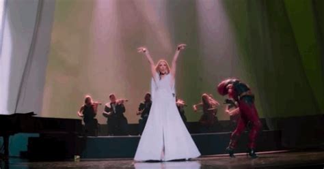 Watch Deadpool Pay Tribute To Flashdance And Frolic Around Céline Dion